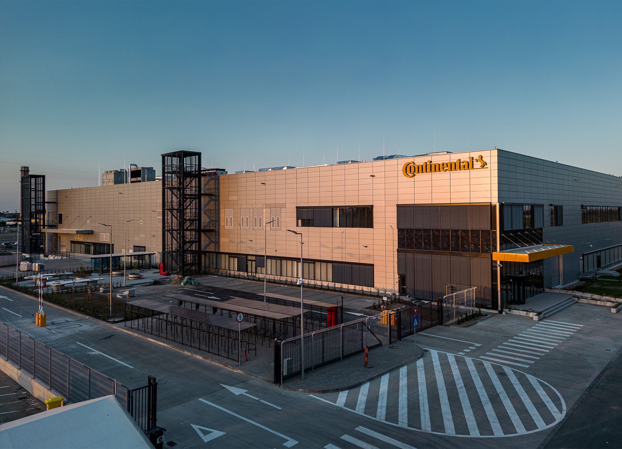 High-Tech Mega Factory For Display Solutions: Continental Takes Manufacturing To a New Level ...